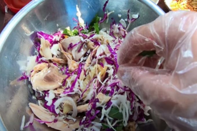 Cách làm gỏi gà bắp cải ngon GIÒN SẦN SẬT, nhanh chóng chỉ trong 3 bước