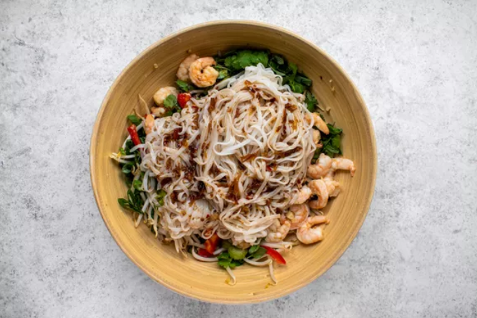 CÁCH LÀM SALAD MÌ PAD THAI NGON TUYỆT ĐỔI VỊ CHO CẢ NHÀ