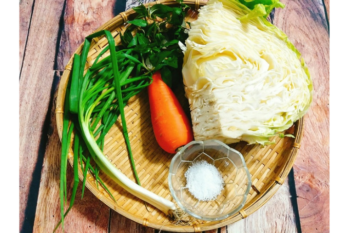 Cách muối dưa bắp cải ngon giòn, cực NHANH, chống ngán hiệu quả